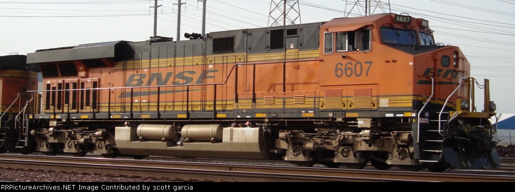 BNSF 6607